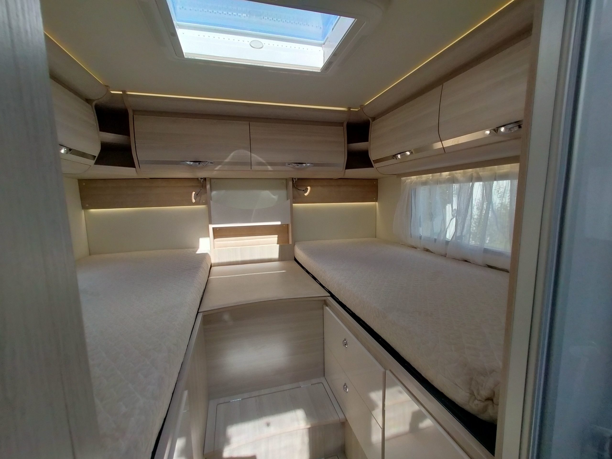 Sun Driver I-Lux 7DB Lengtebeden & Hefbed Automaat – Van den Belt